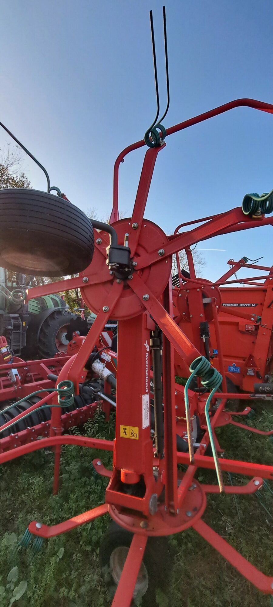 TG001160 2019 KVERNELAND 8452 TEDDER for Sale | FarmAds