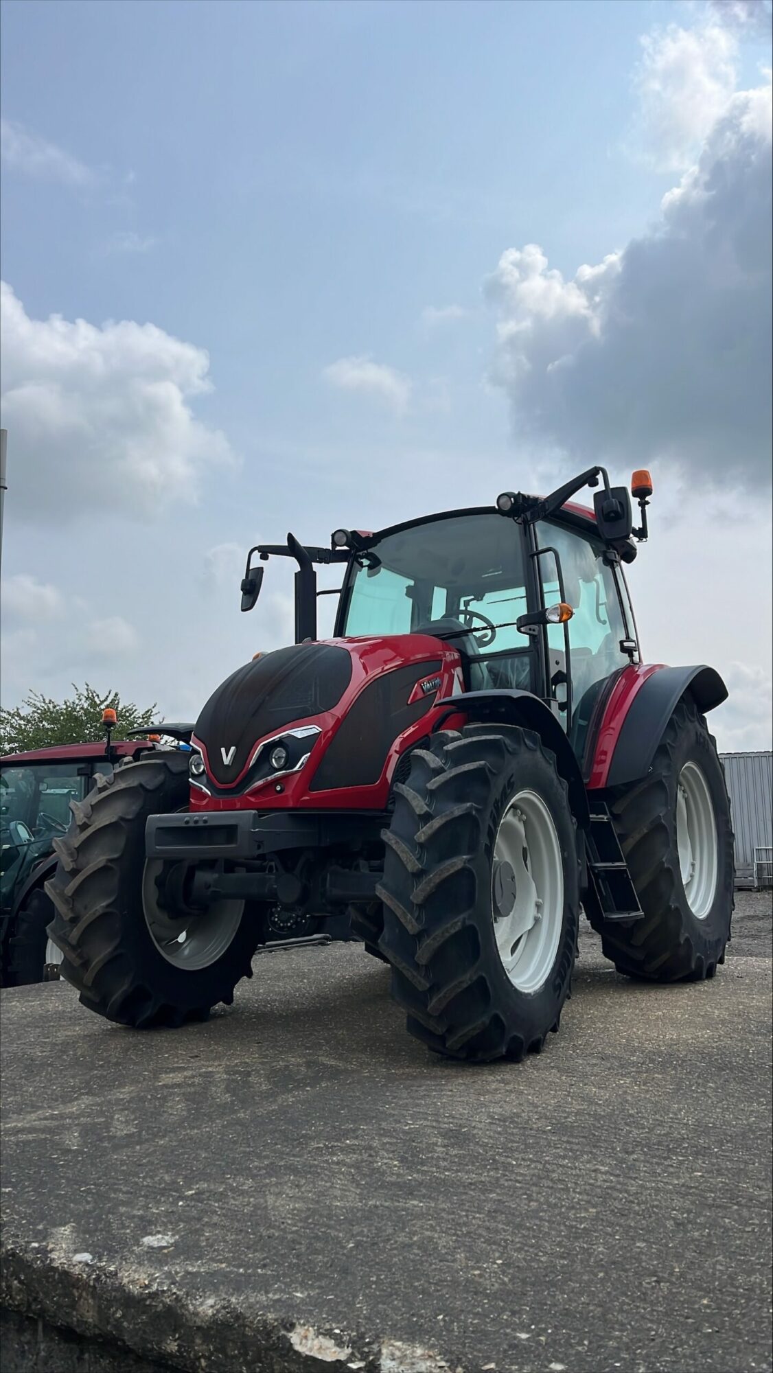 VA000094 VALTRA A115 MH4 4WD TRACTOR for Sale | FarmAds