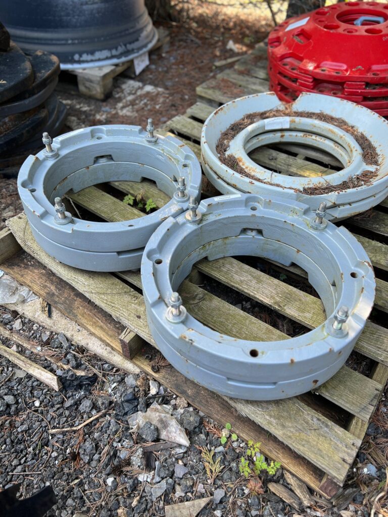 LA684958 MF 4 X 50KG REAR WHEEL WEIGHTS for Sale | FarmAds