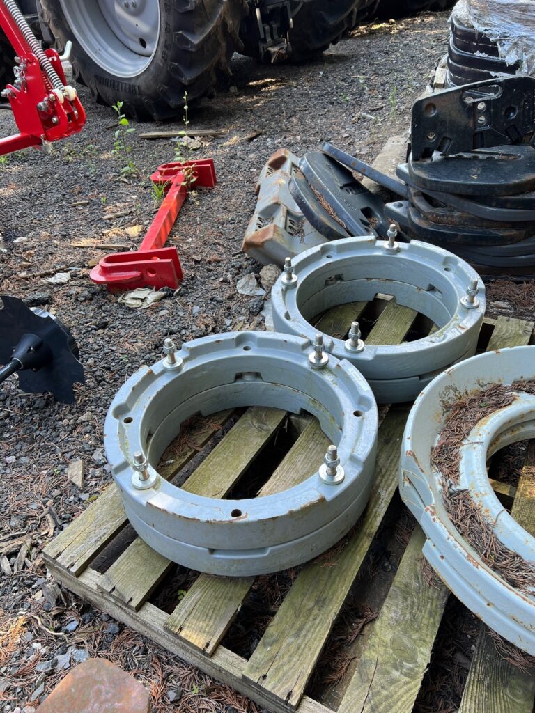 LA684958 MF 4 X 50KG REAR WHEEL WEIGHTS for Sale | FarmAds